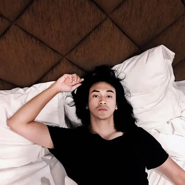 6 Potret Terbaru Dimaz Andrean Tampil Gondrong, Makin Tampan - Hot ...