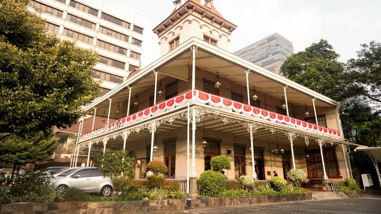 Asyiknya Nongkrong di Stroom Coffe, Kafe Bertema Listrik di Gedung ...