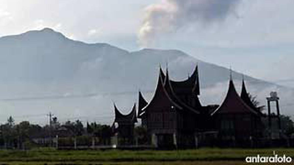 Gunung Marapi Meletus Dua Kali