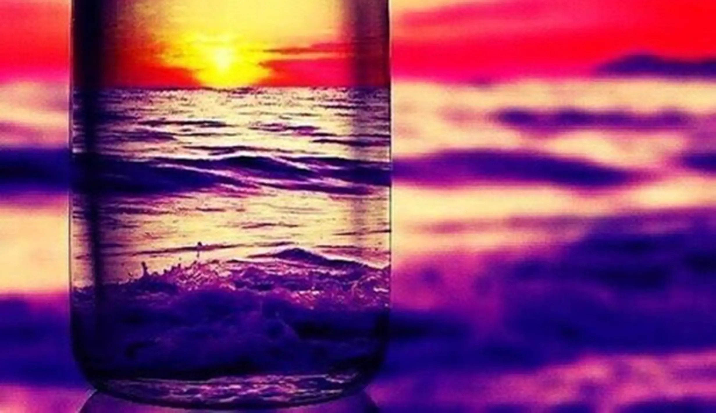 Foto Mengagumkan Pemandangan Super Cantik di Balik Botol Kaca - Photo ...