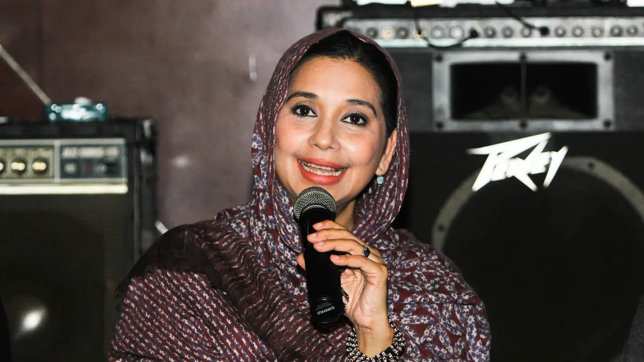 Ajak Suami dan Anak Berlibur, Ayu Azhari Kenalkan Ini - ShowBiz ...