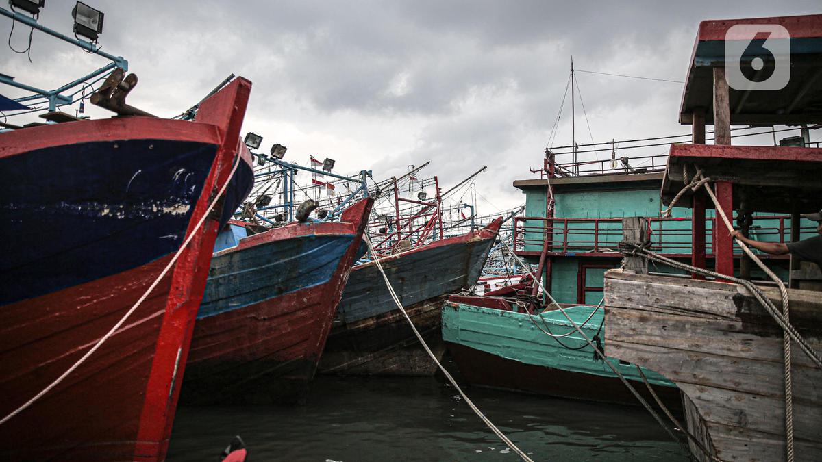 27 Perahu Nelayan di Pamekasan Rusak Akibat Ombak Besar dan Angin Kencang