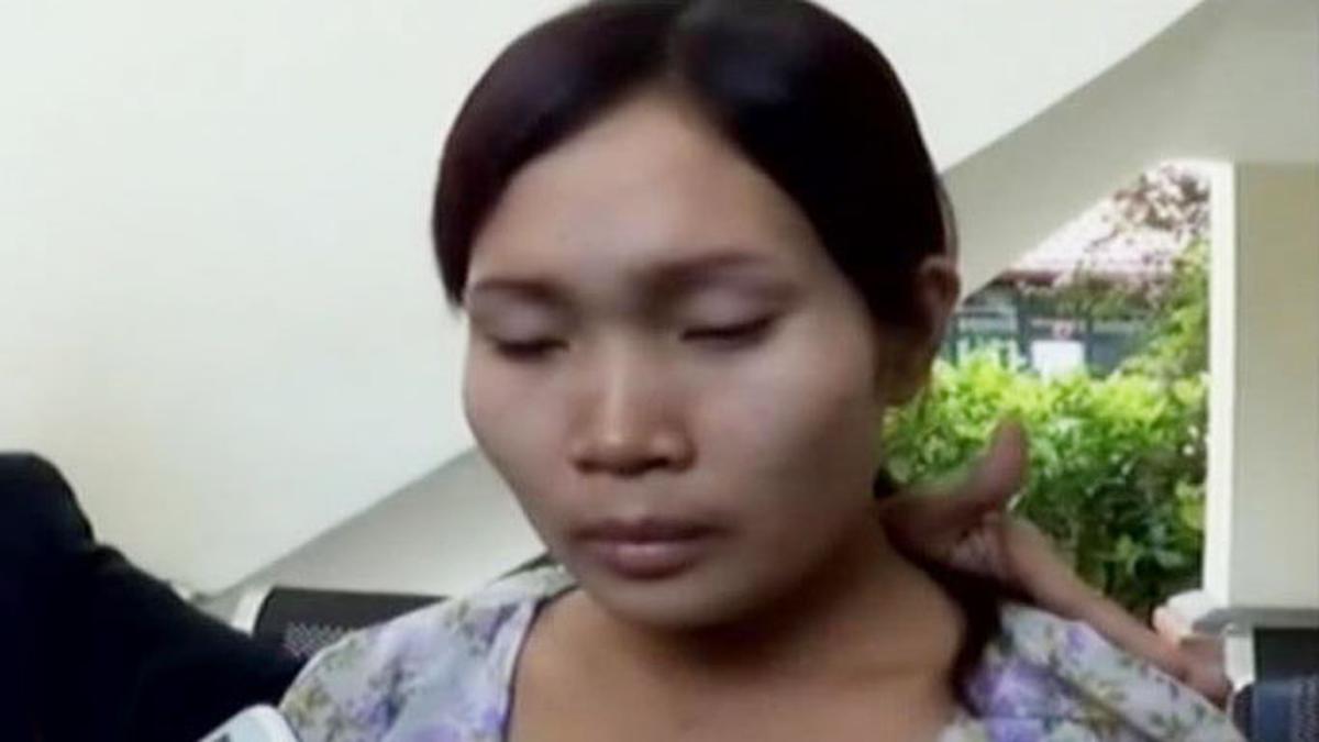 Lihat Barang Bukti, Ibu Angeline Menangis Tinggalkan Persidangan - TV ...