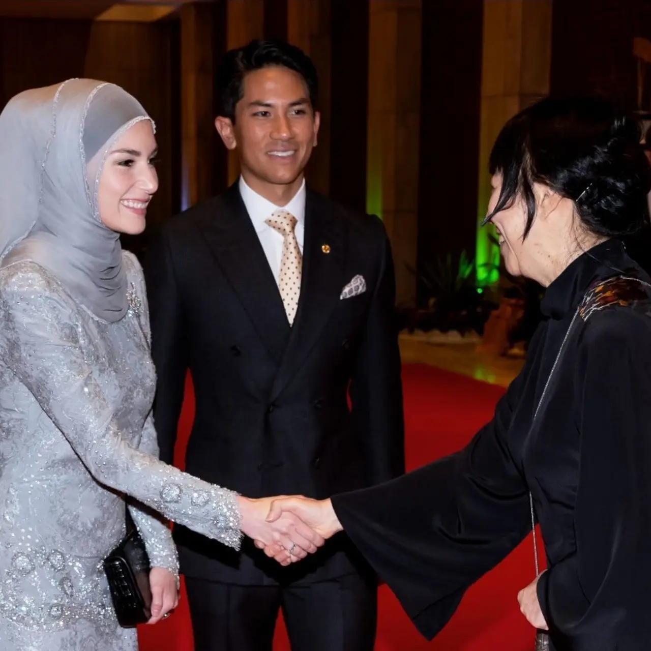 Kondangan Bareng Pangeran Mateen ke Thailand, Anisha Rosnah Tampil ...