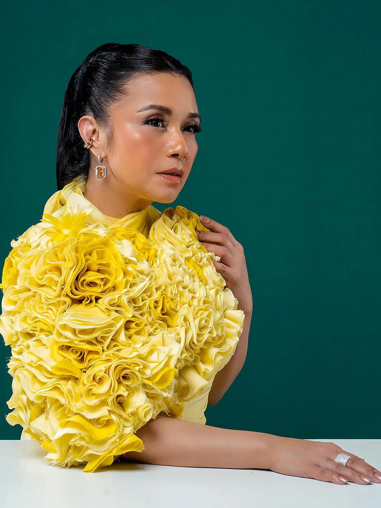 6 Potret Terbaru Ruth Sahanaya Awet Muda di Usia 57 Tahun, Rekam Jejak ...