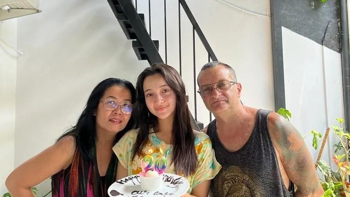 6 Potret Megan Domani Bareng Orang Tua yang Jarang Disorot - Photo ...