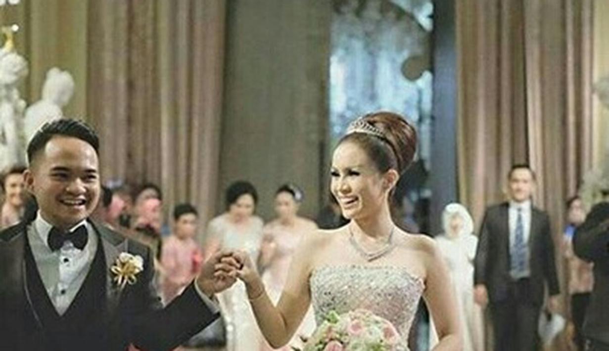 Megah Bertema Royal Wedding: Ini Galeri Foto Resepsi Momo Geisha ...