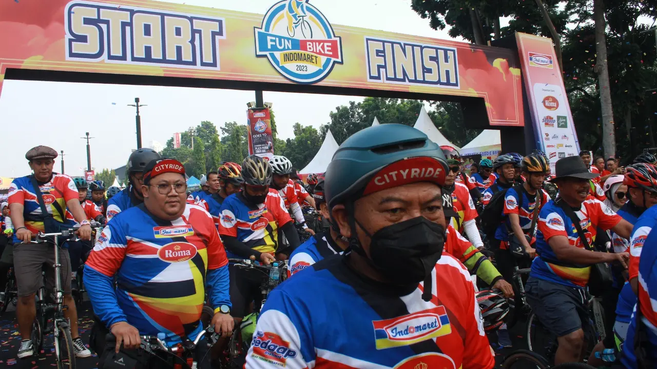 Meriah Banget, Ketika Ribuan Pesepeda Menyerbu Kawasan Senayan - Ragam ...