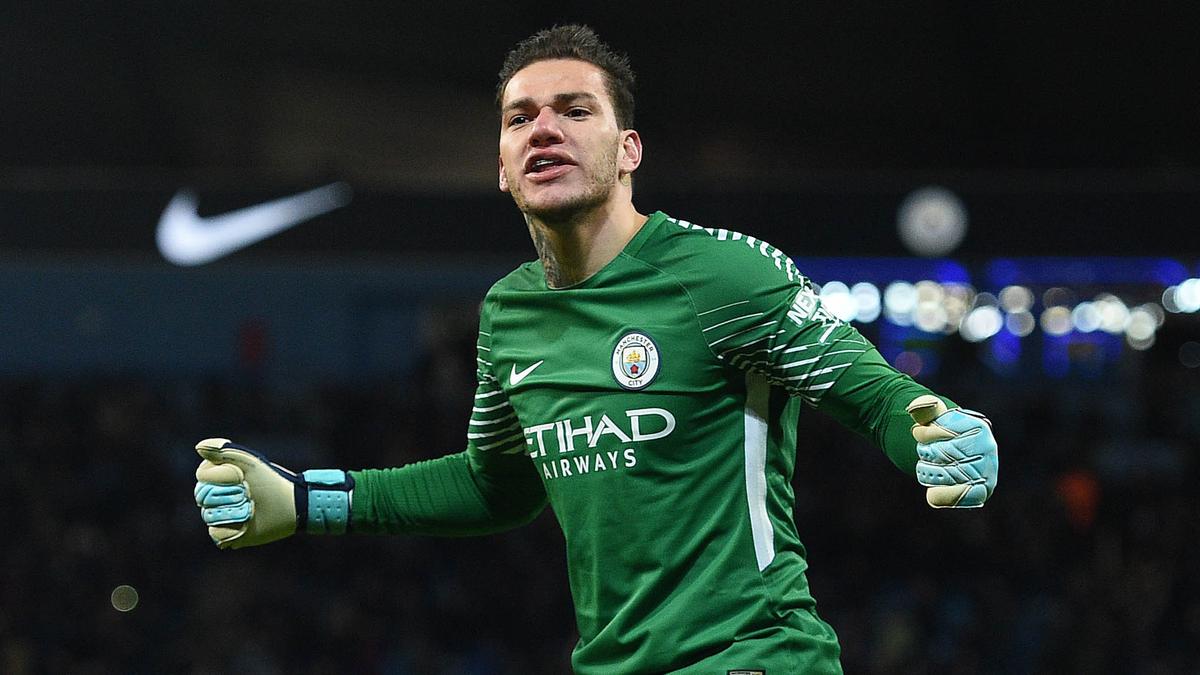 Depresi, Kiper Manchester City Pernah Berniat untuk Pensiun - Bola ...