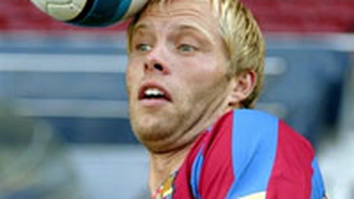 Gudjohnsen Incar Gol Pertama di Camp Nou - Bola Liputan6.com