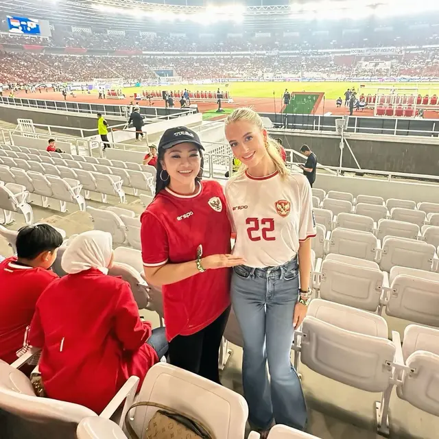 6 Potret Fitri Carlina Bareng Keluarga Nathan Tjoe-A-On dan Justin ...