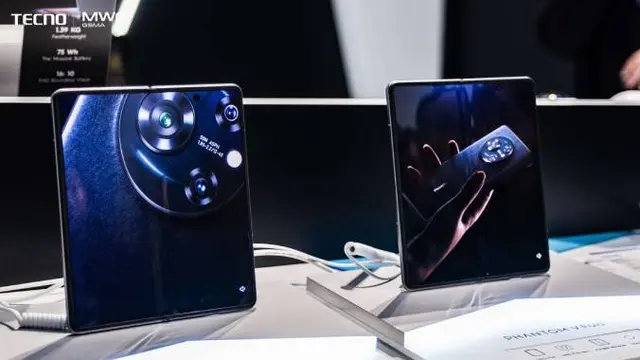 Phantom V Fold 5G, HP Layar Lipat Pertama Tecno Rilis di MWC 2023 - Tekno Liputan6.com