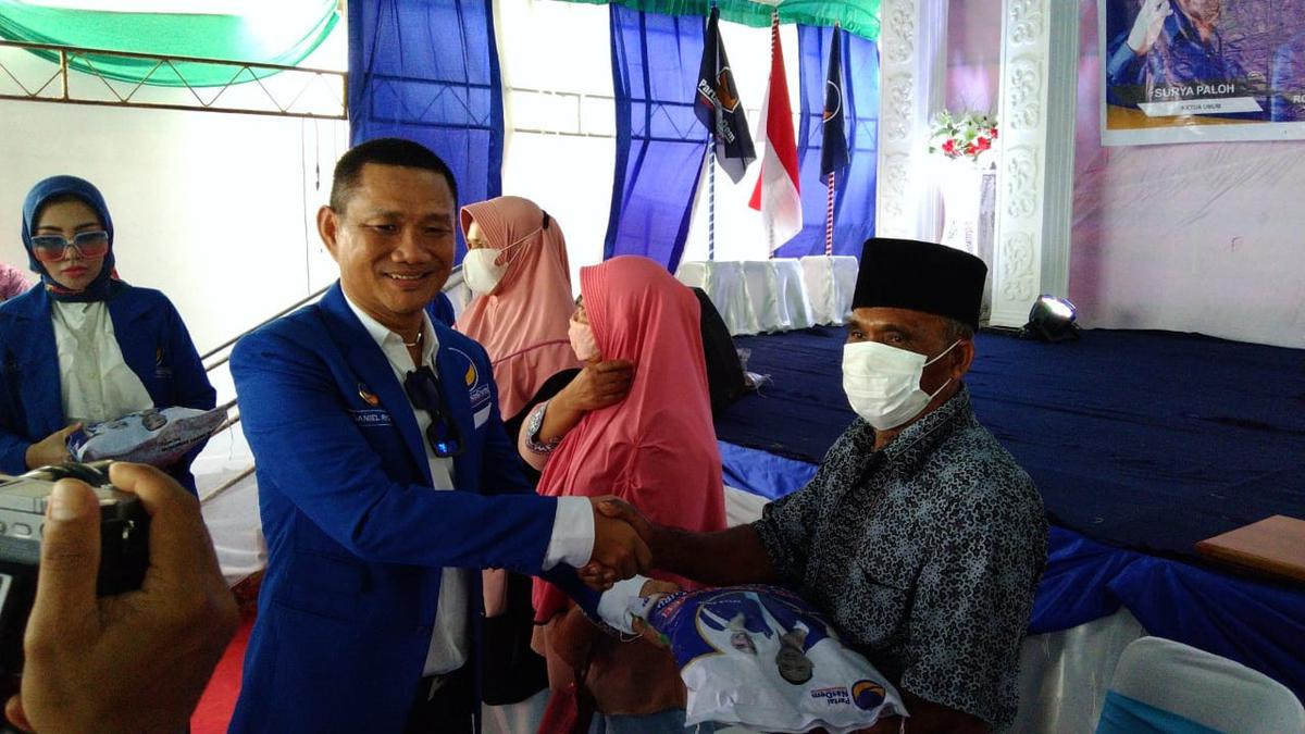 Daniel Rigan Suami Bella Shofie Bagi-Bagi Beras 40 Ton ke Masyarakat ...