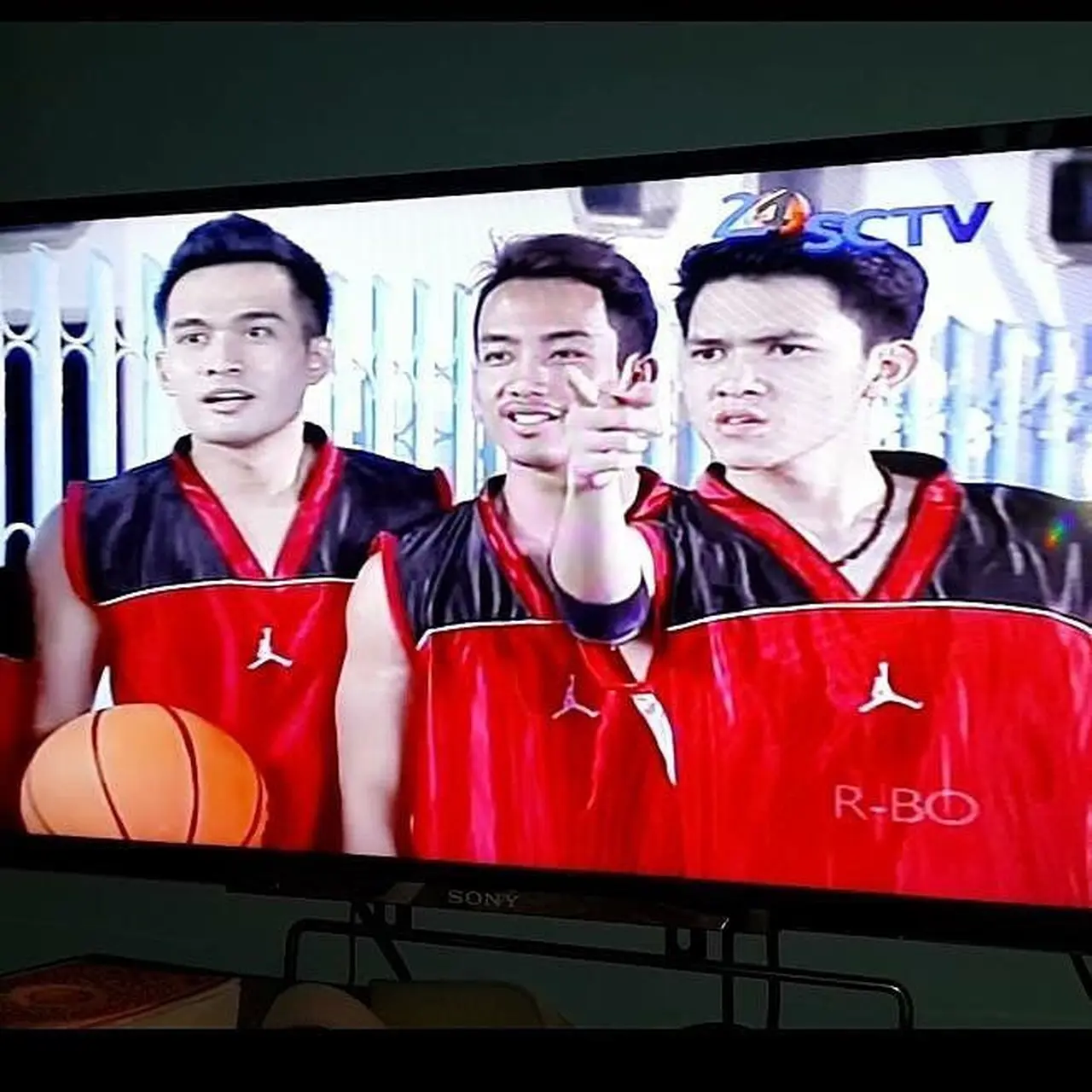 5 Potret Terbaru Rendy Meidiyanto, Aktor 'Ganteng-Ganteng Serigala ...