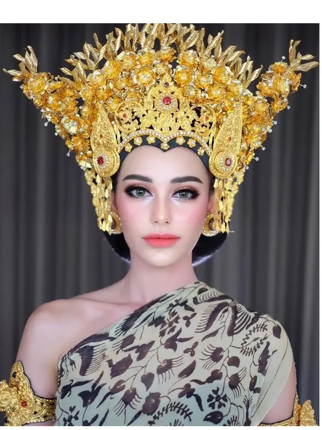 6 Gaya Nora Alexandra saat Pakai Mahkota Putri Bali, Cantik Memesona ...