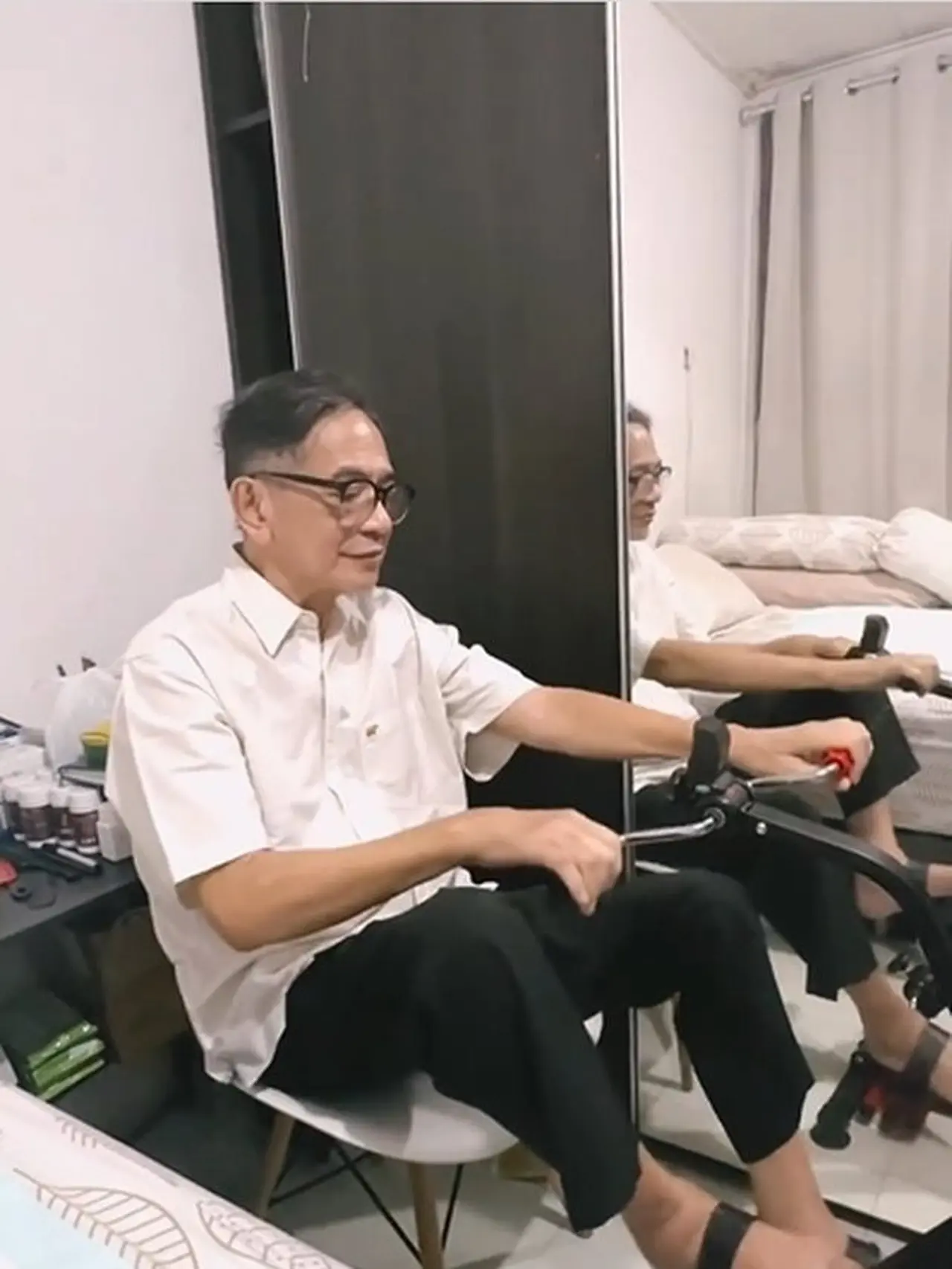 7 Potret Terbaru Ray Sahetapi Usai Stroke, Jalani Lebaran Bareng ...