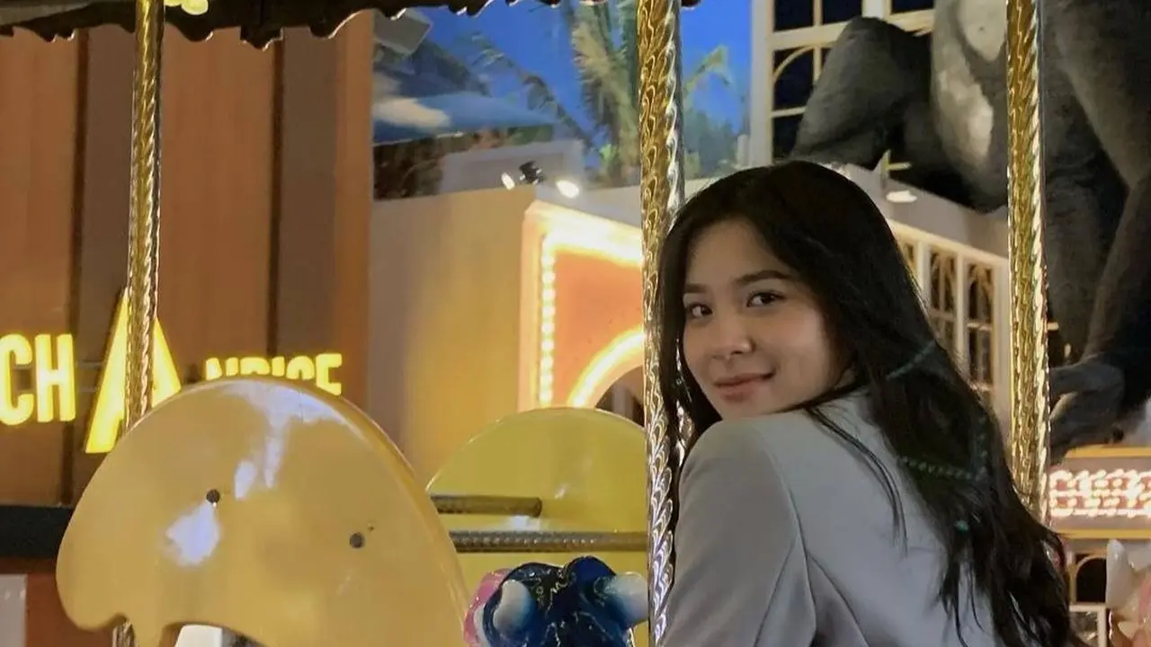 Pesona Zee JKT48, Mainkan Karakter Tomboy Sosok Ancika di Film Ancika 1995 - Entertainment ...