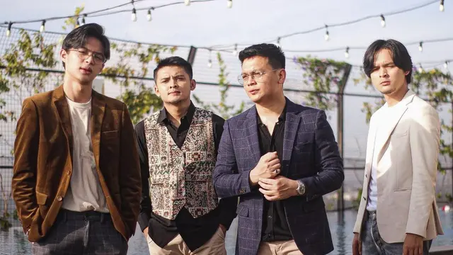 Rilis Lagu Baru 'Hijrah Cintaku', Ini 6 Transformasi Grup Adam Musik ...