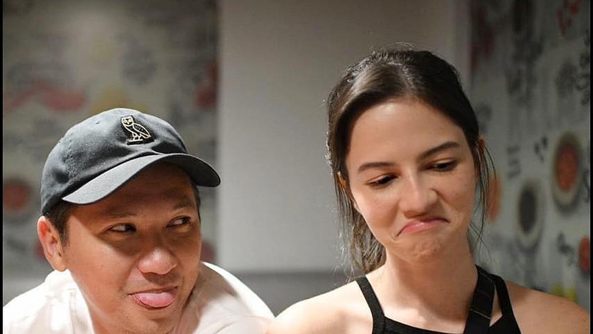 Kecantikan Juria Hartman Dipuji Roy Marten