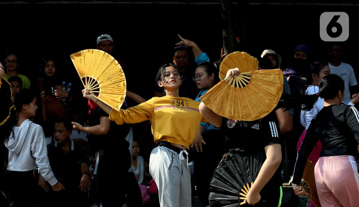 Serunya Anak-Anak Latihan Menari saat CFD di Bundaran HI - Foto ...
