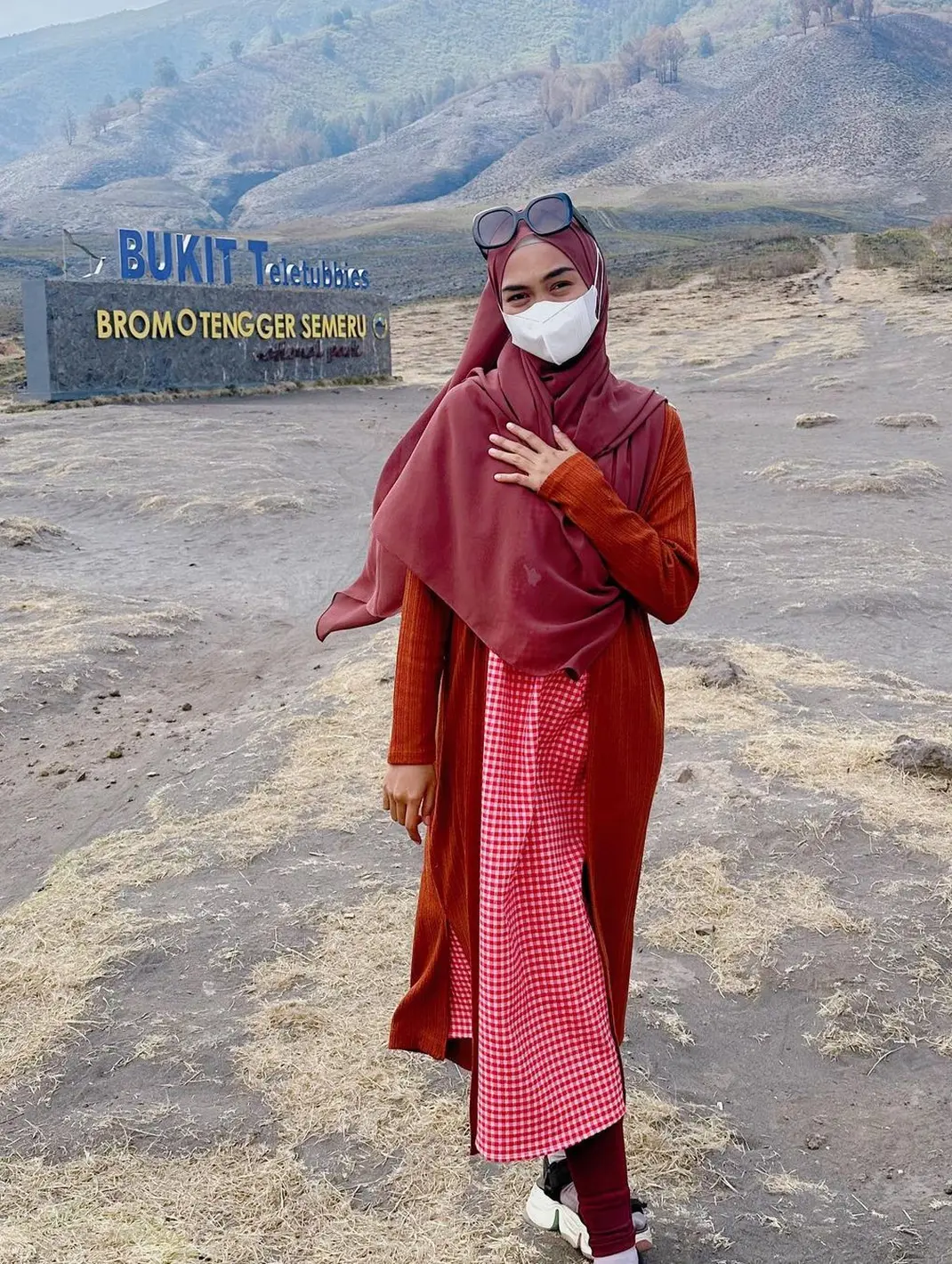 6 OOTD Ria Ricis Berwisata ke Bromo yang Baru Padam dari Kebakaran ...