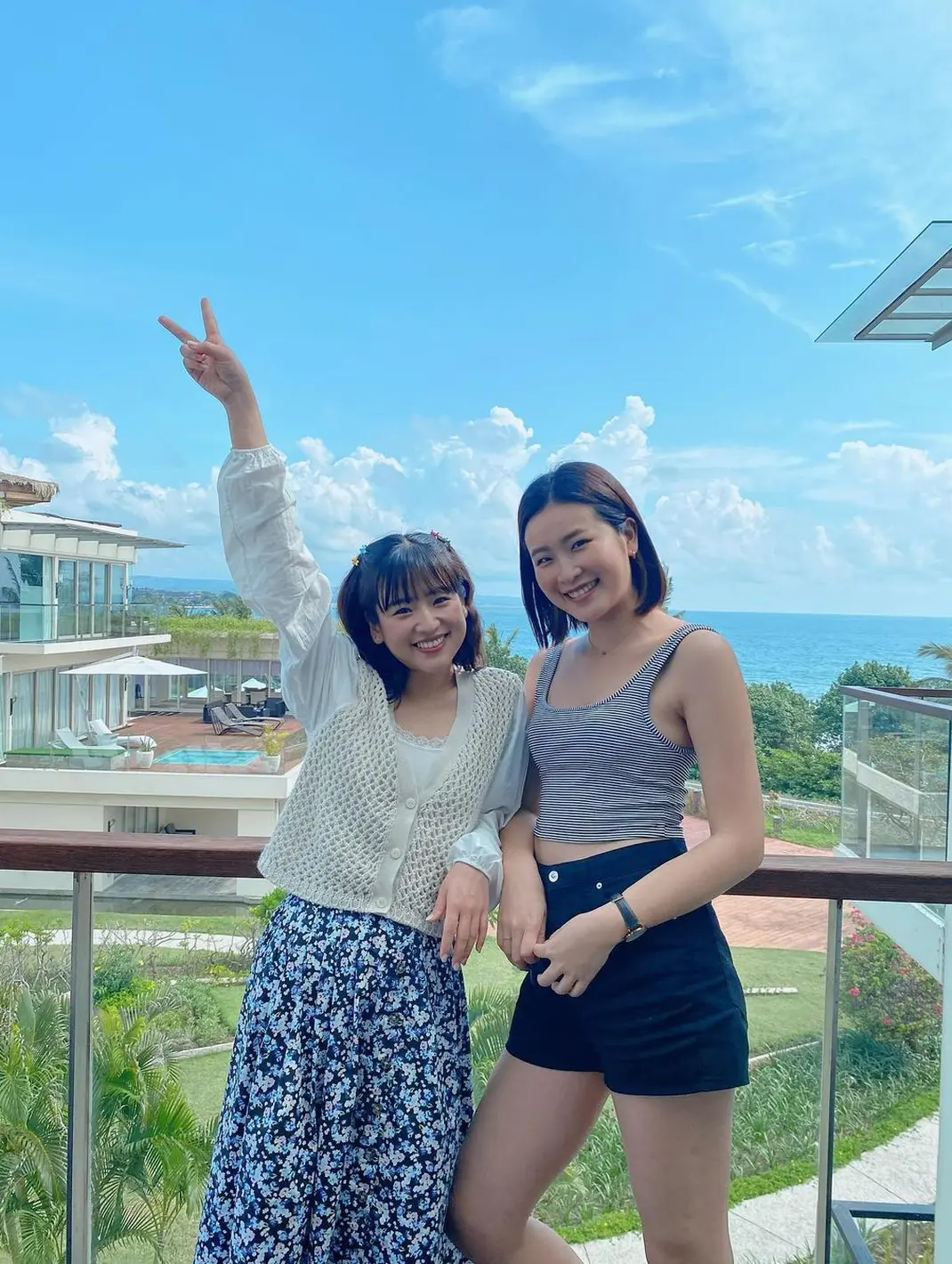 10 OOTD Rok Motif Bunga ala Seleb, dari Ayana Moon hingga Anya ...