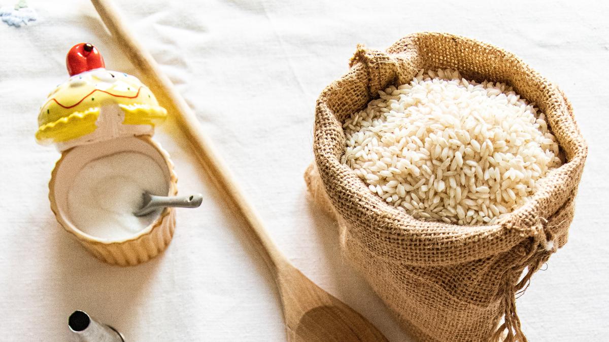 Penyebab Beras Berkutu dan Cara Menyimpannya - Food Fimela.com