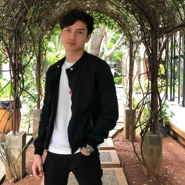 6 Potret Farhan Rasyid, Pemeran Devan dalam Sinetron Anak Band - Hot ...