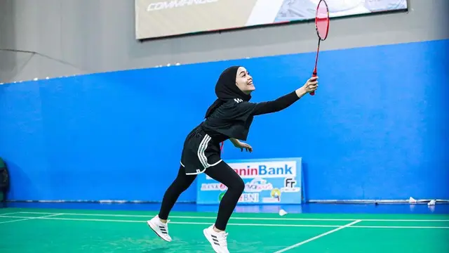 7 Potret Lesti Kejora dan Rizky Billar Main Badminton, Seru Bareng Sahabat - Hot Liputan6.com