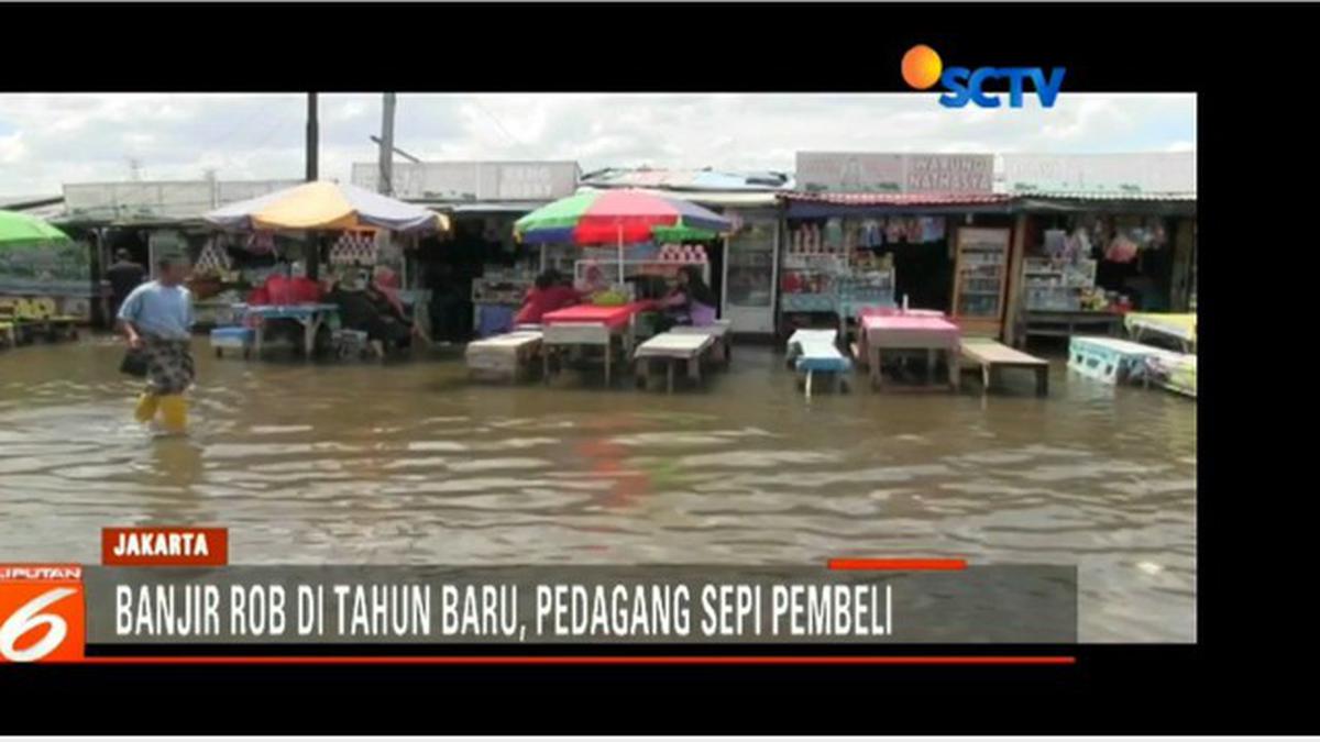 Banjir Rob Genangi Muara Angke, Pedagang Sepi Pembeli - News Liputan6.com