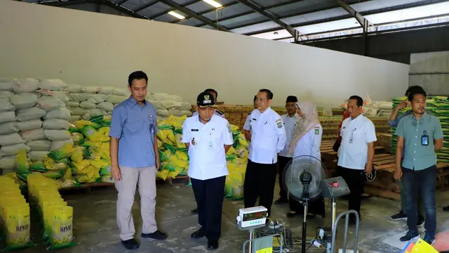 Tinjau Gudang Bulog, Pemkot Tangerang Pastikan Stok Beras Aman di Harga Rp10.900 per Kg - News ...