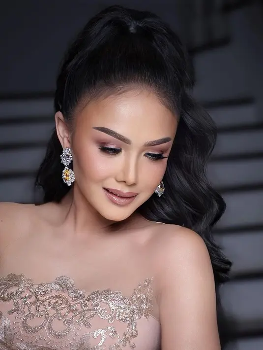 Jelang Usia 50 Tahun, Berikut 8 Potret Terbaru Yuni Shara, Dipuji Cantik dan Bikin Pangling ...