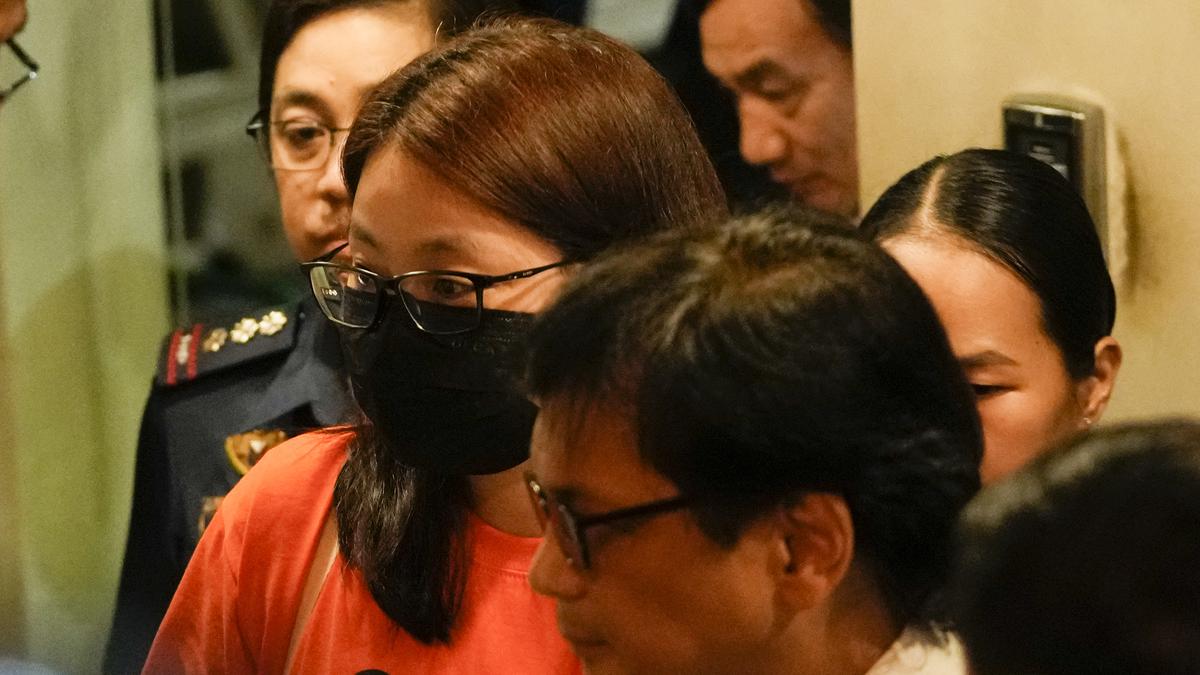 Alice Guo Buronan Filipina yang Ditangkap di Indonesia Tiba di Manila - Foto Liputan6.com