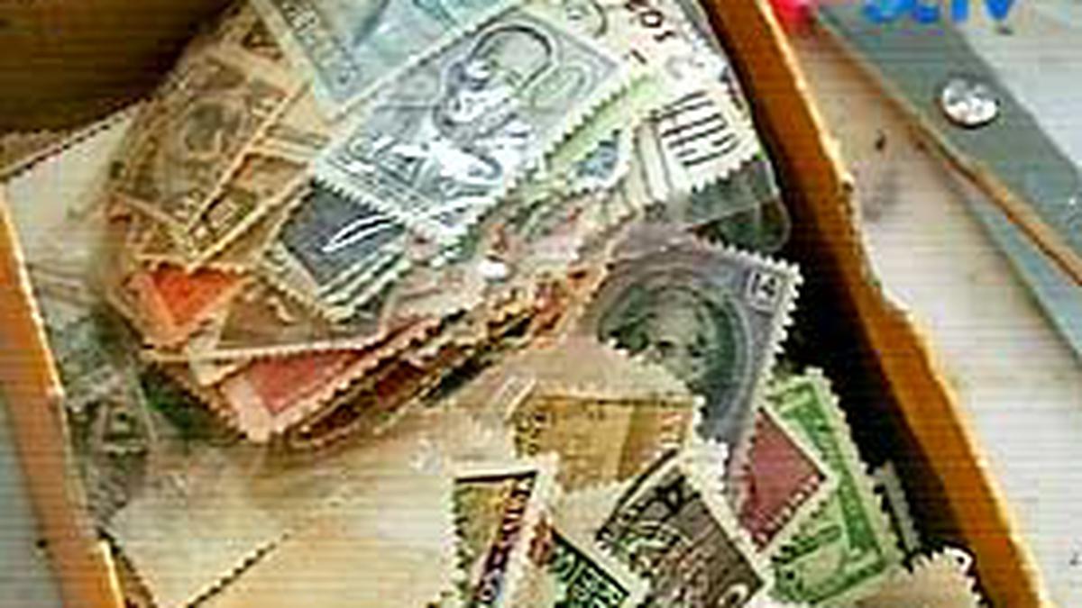 Tumbuhkan Kecintaan Perangko Lewat Pameran - News Liputan6.com