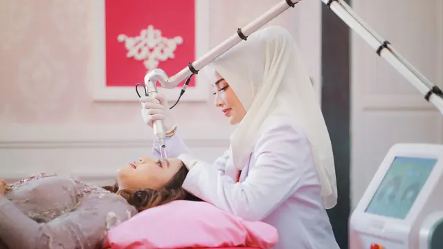 dr. Ayu Widyaningrum Siap Cetak Rekor MURI Karena Meraih 124 ...