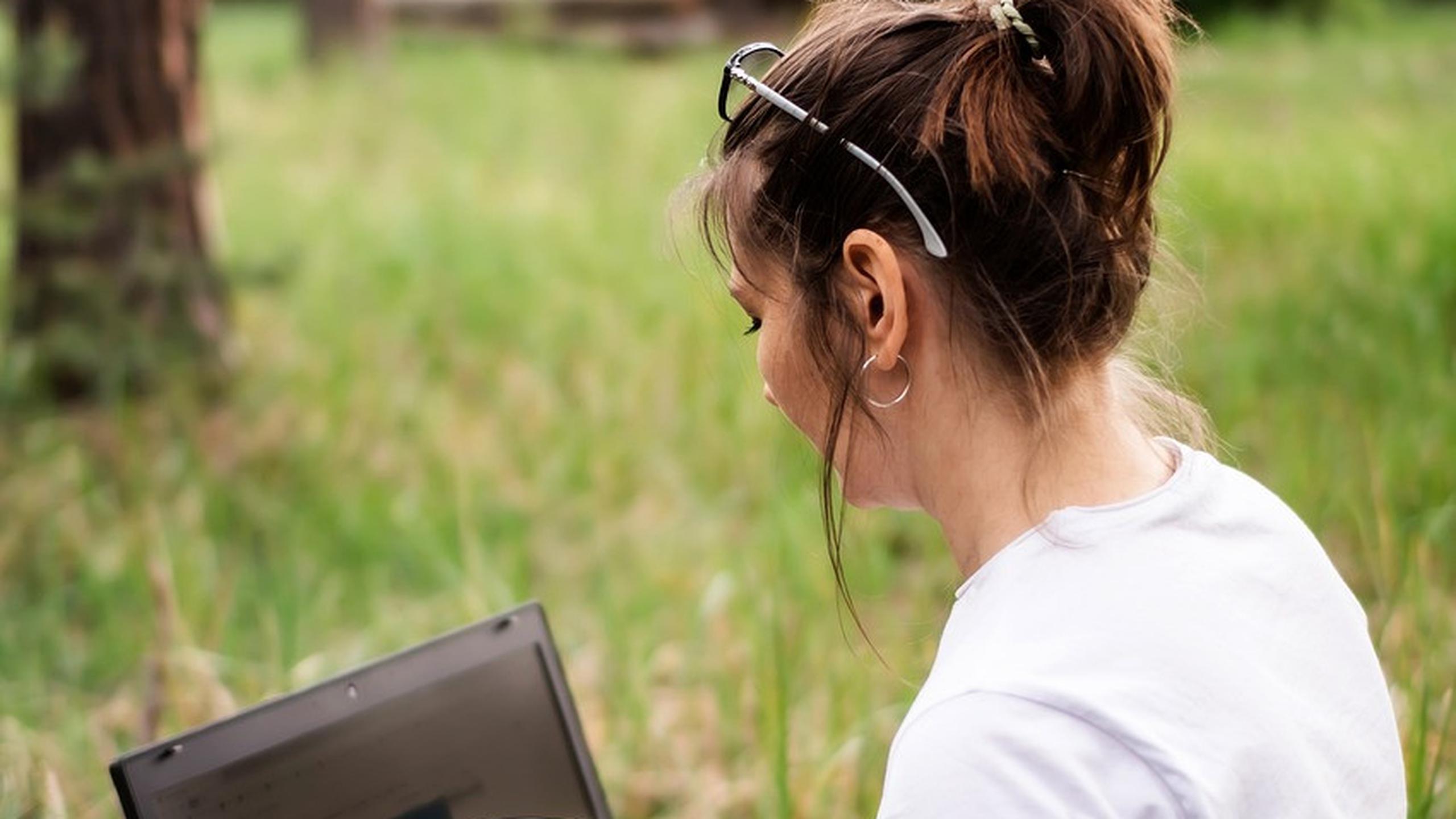 Apa Itu CC dalam Email? Panduan Lengkap Penggunaan dan Manfaatnya