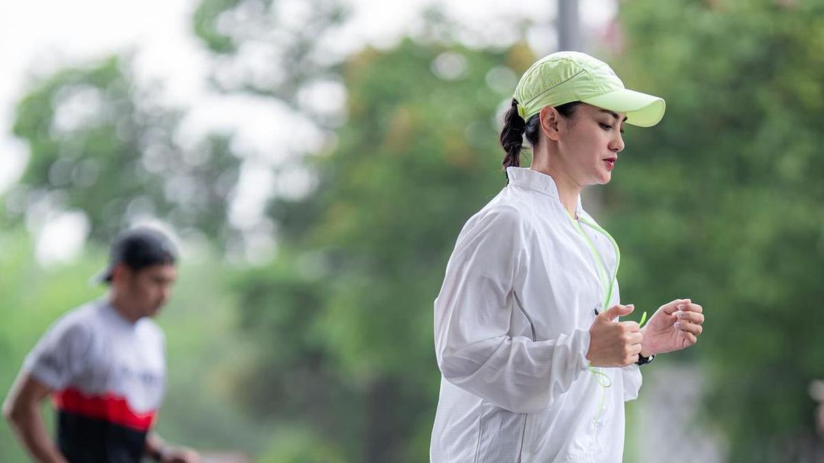 Vibes Couple Sehat, 13 Artis dan Pasangannya yang Gemar Lakukan ...