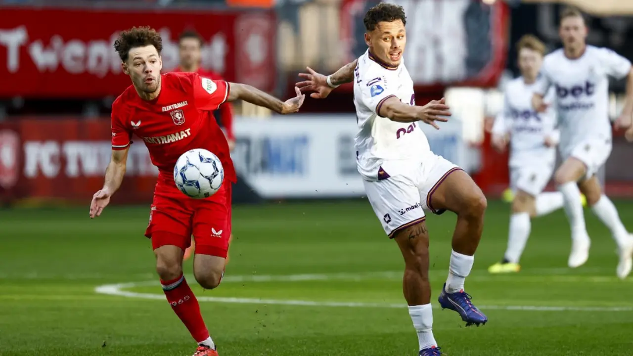 Besok Mau Disumpah WNI, Dean James Cetak Gol ke Gawang Klub Calvin Verdonk - Indonesia Bola.com