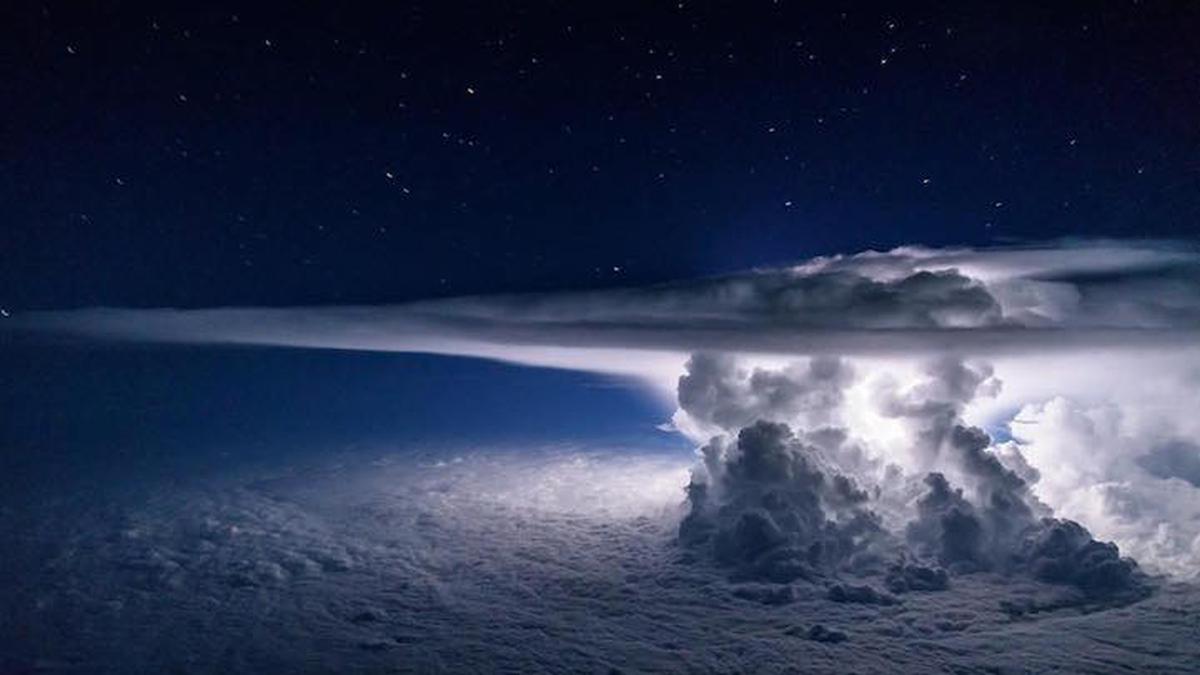 Pilot Ini Rekam Gambar Badai Paling Berbahaya, Seperti Apa? - Lifestyle ...