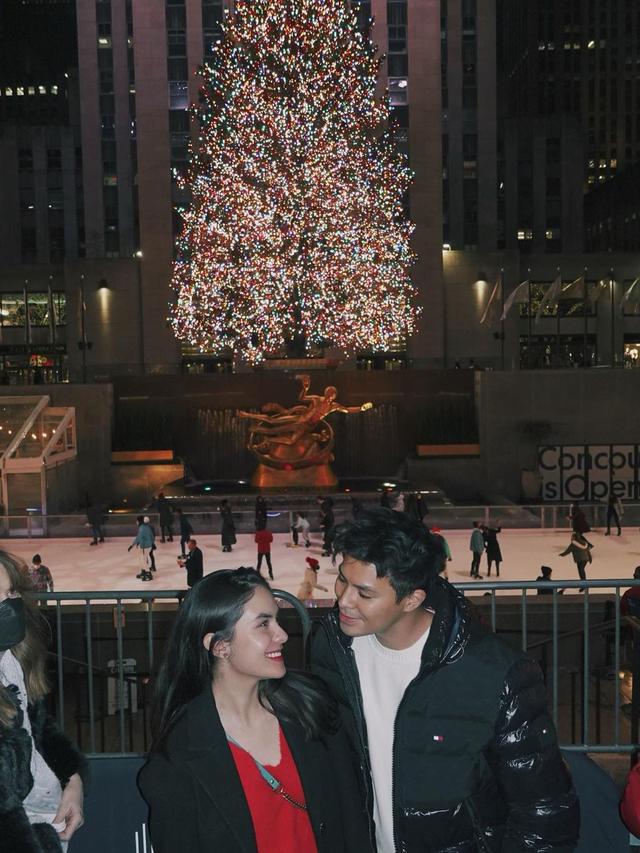 5 Potret Fero Walandouw Rayakan Natal di New York City, Rela Jauh dari ...