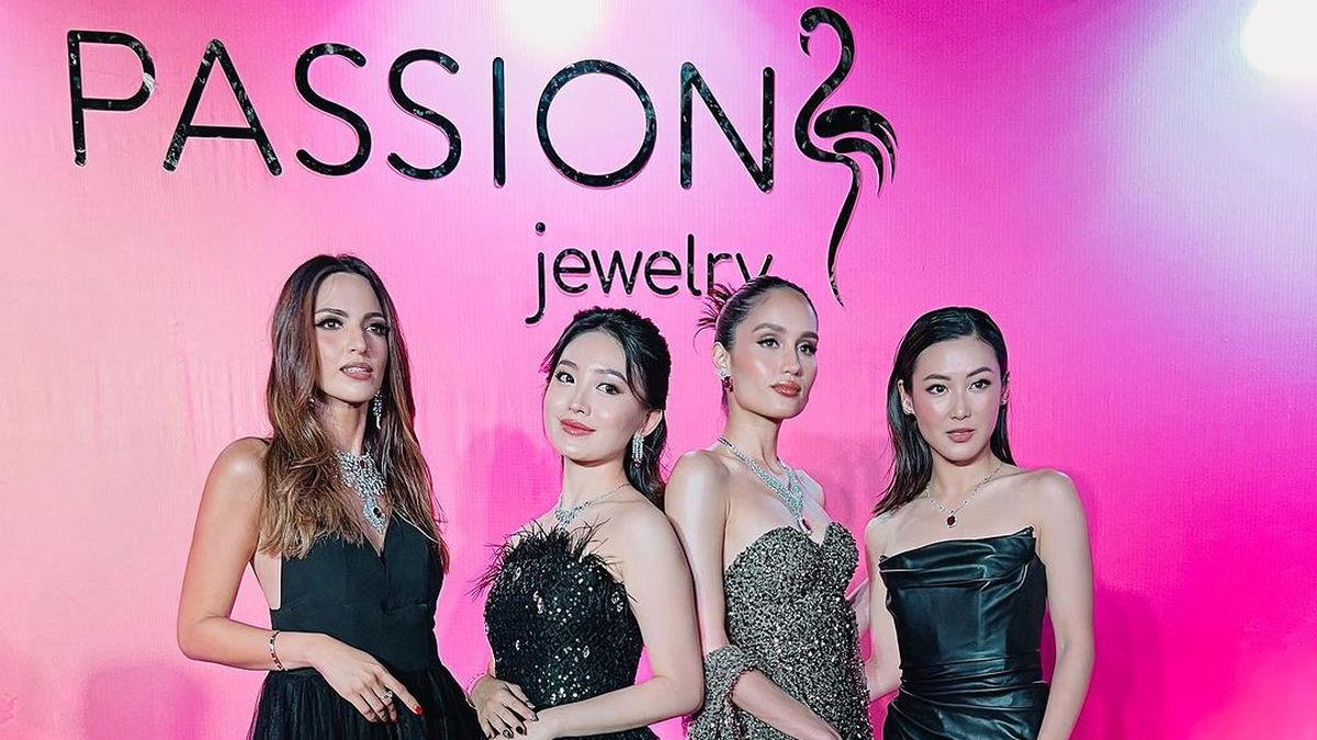 Adu Gaya Glamor Nia Ramadhani, Natasha Wilona, dan Cinta Laura di Bali ...