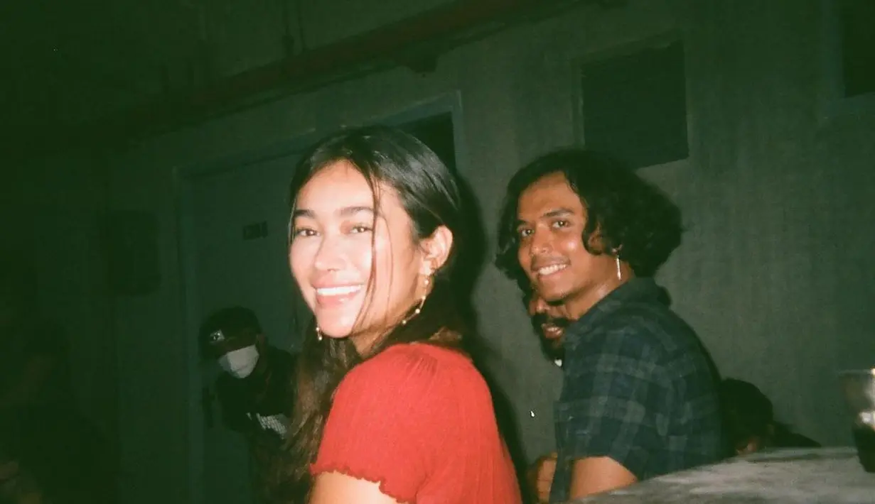 Gaya Para Bintang Pengabdi Setan 2 di Lokasi Syuting Rumah Susun ...