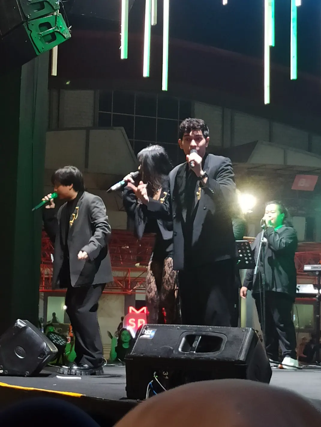 Keseruan KIM Arsy Widianto, Rachel Rae, dan Gusty Pratama di Panggung ...