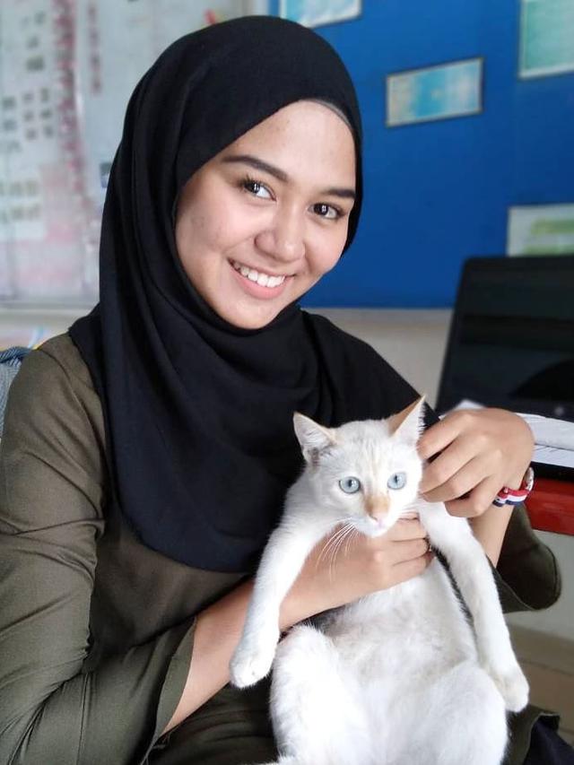 6 Potret Zulaikha Zulkifle, Guru yang Viral Dapat 15 Surat Cinta dari Muridnya - Hot Liputan6.com