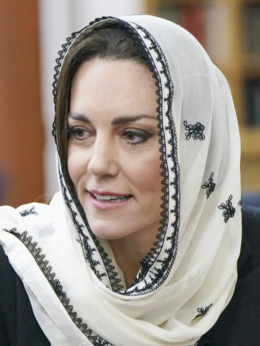 Deretan Potret Kate Middleton Cantik Berkerudung, Bertemu Penyelenggara ...