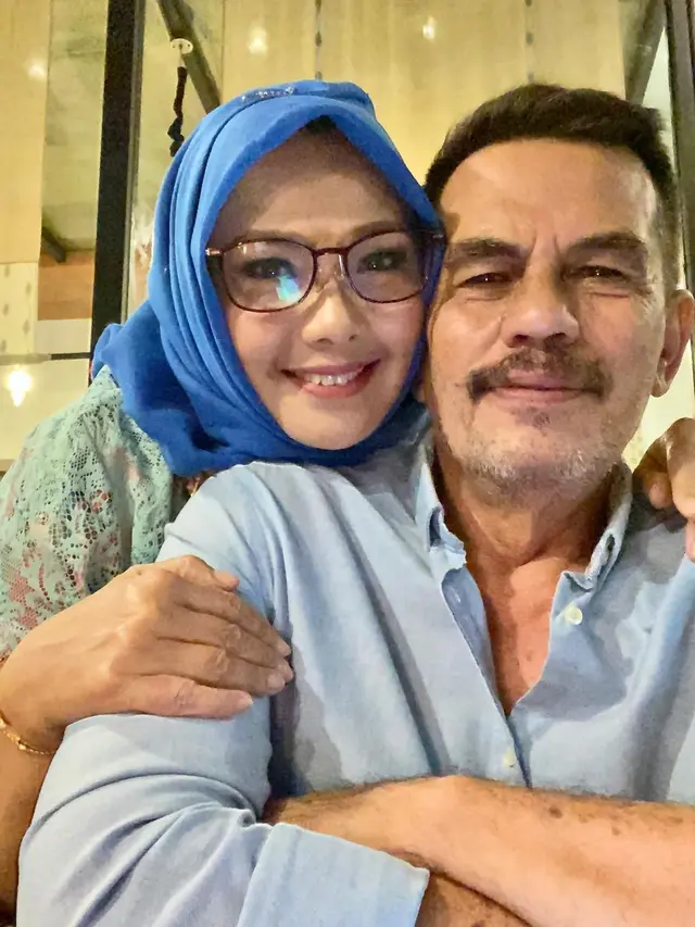 Tak Kalah Romantis, Ini 6 Potret Kebersamaan Kedua Orang Tua Andhika Pratama - Hot Liputan6.com