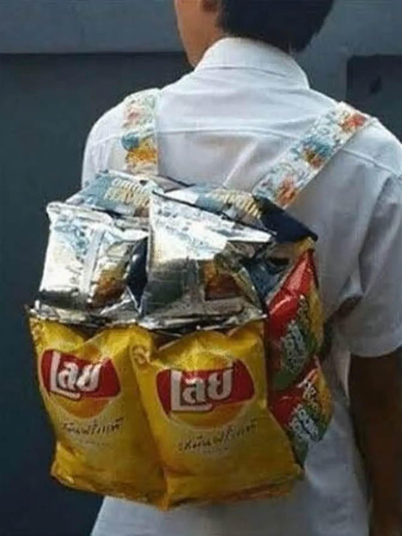 6 Tas yang Dipakai Murid Cowok saat Sekolah Ini Bikin Ngakak - Hot ...