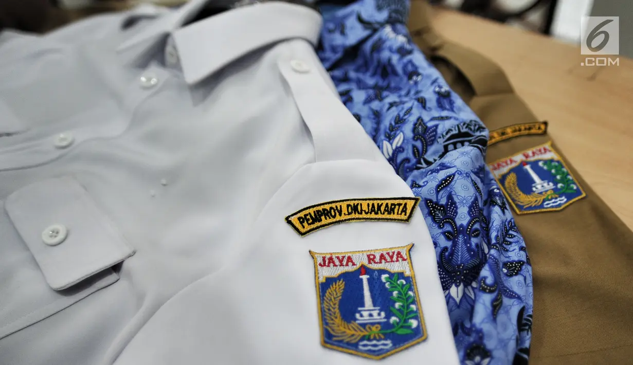 PHOTO: Menengok Anies-Sandi Fitting dan Pemotretan dengan Baju Dinas ...