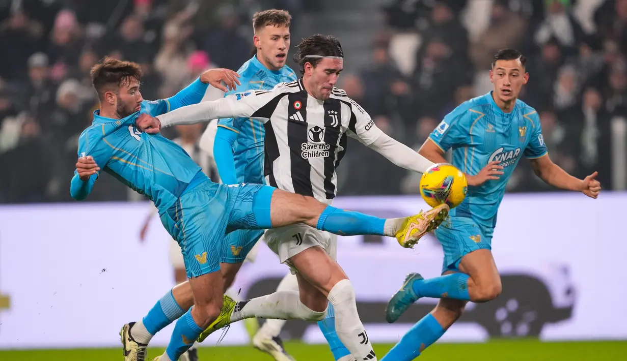 Foto: Melihat Duel Jay Idzes vs Dusan Vlahovic, Sang Kapten Timnas Indonesia Cetak Gol Perdana ...