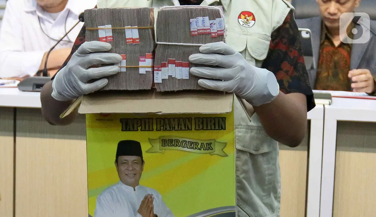 Penampakan Uang Rp12 Miliar Hasil OTT KPK di Kalimantan Selatan - Foto Liputan6.com